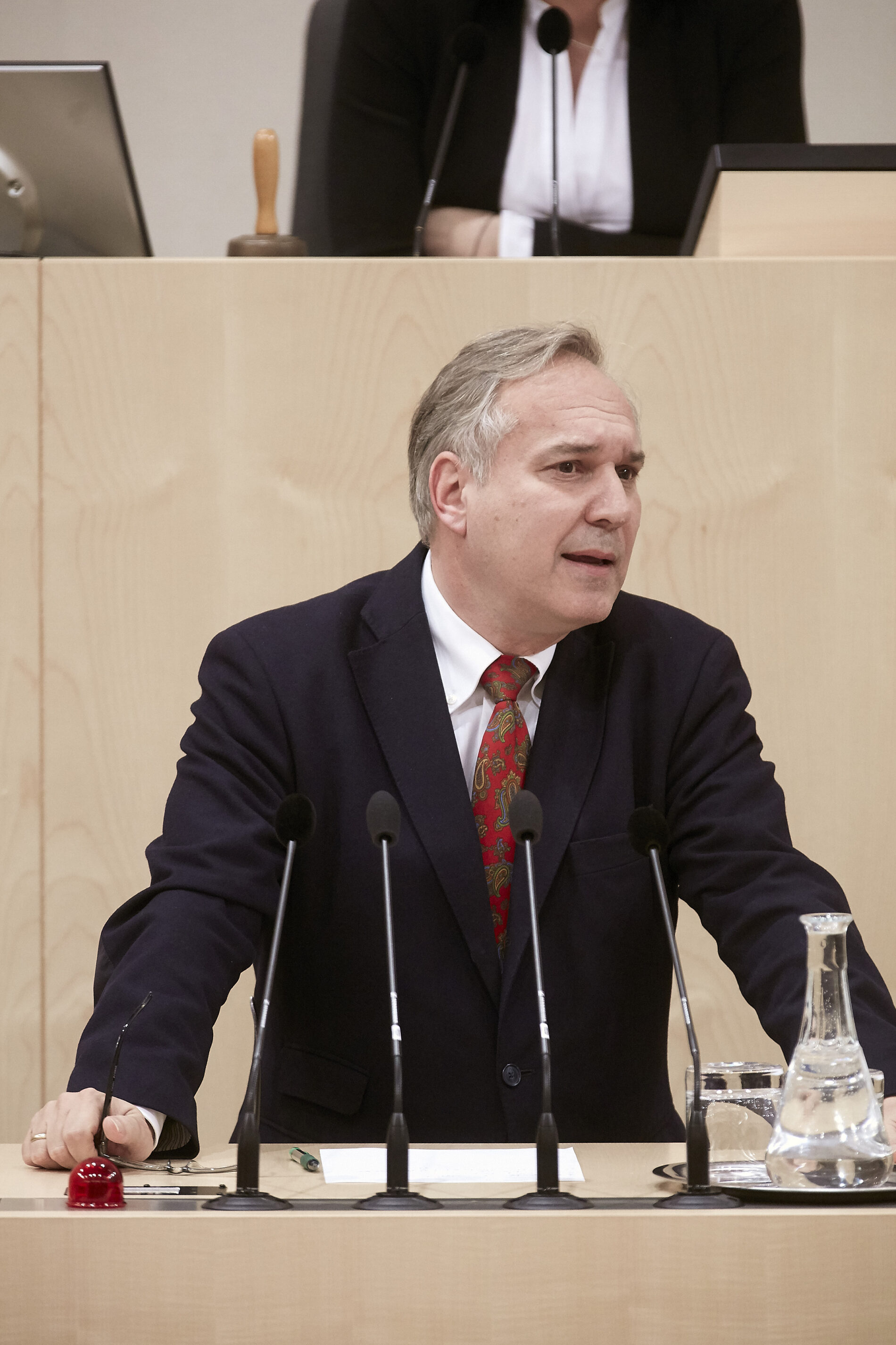 Wer ist Walter Rosenkranz?